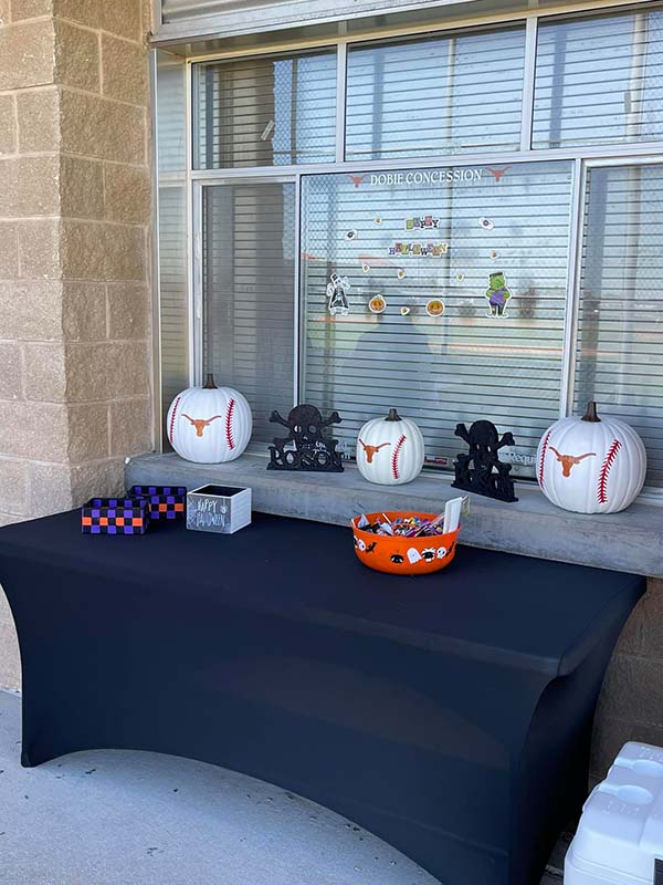 PHOTOS – Dobie Diamond Club