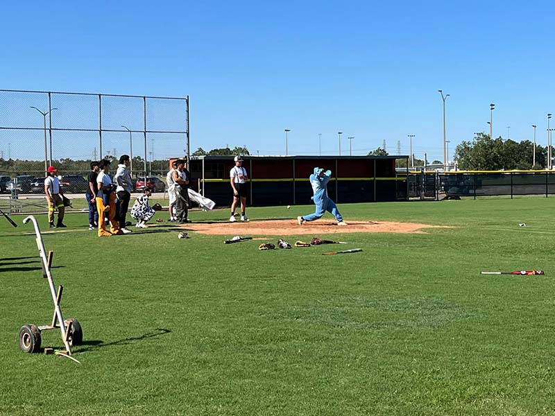PHOTOS – Dobie Diamond Club