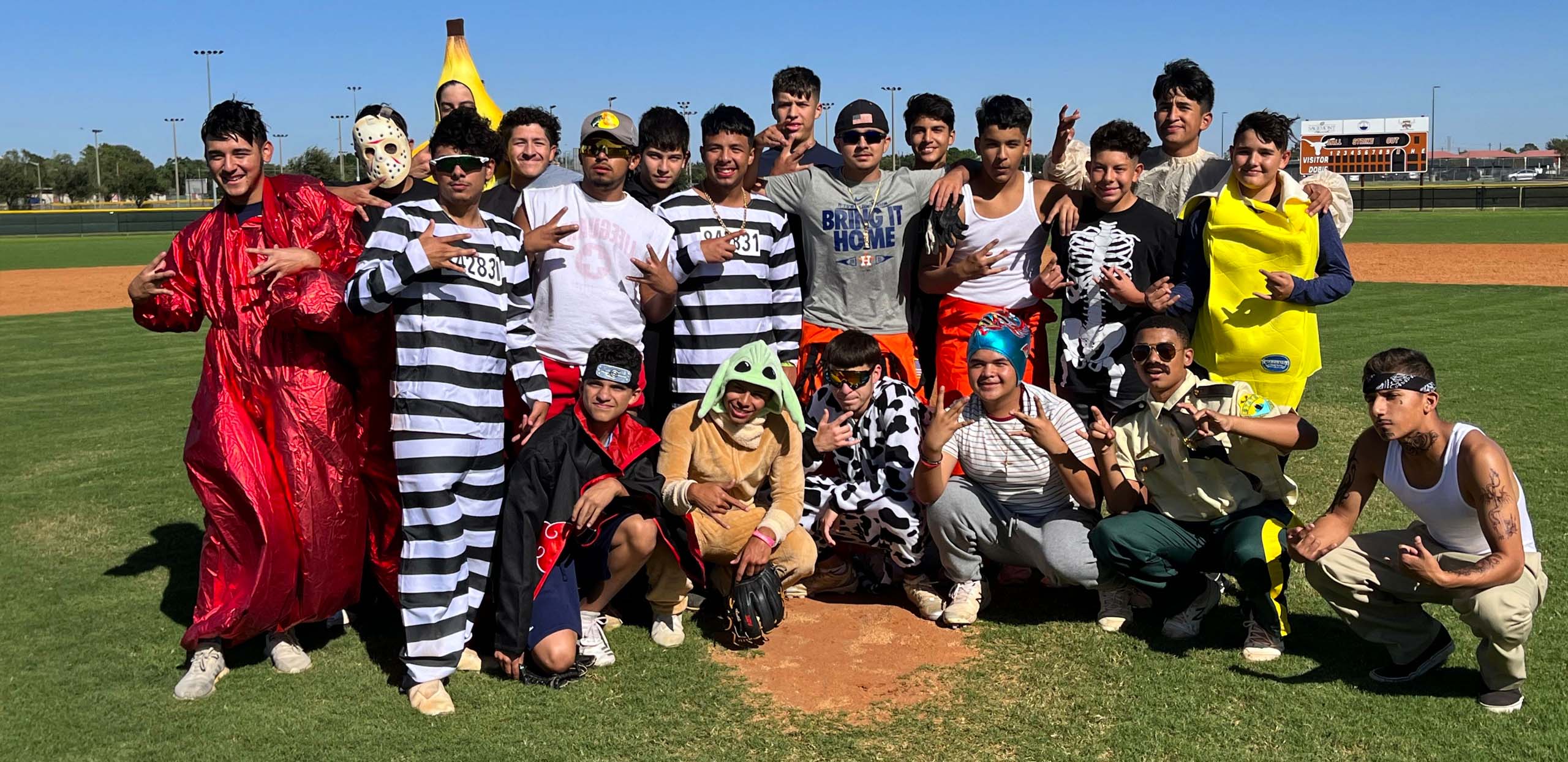 PHOTOS – Dobie Diamond Club